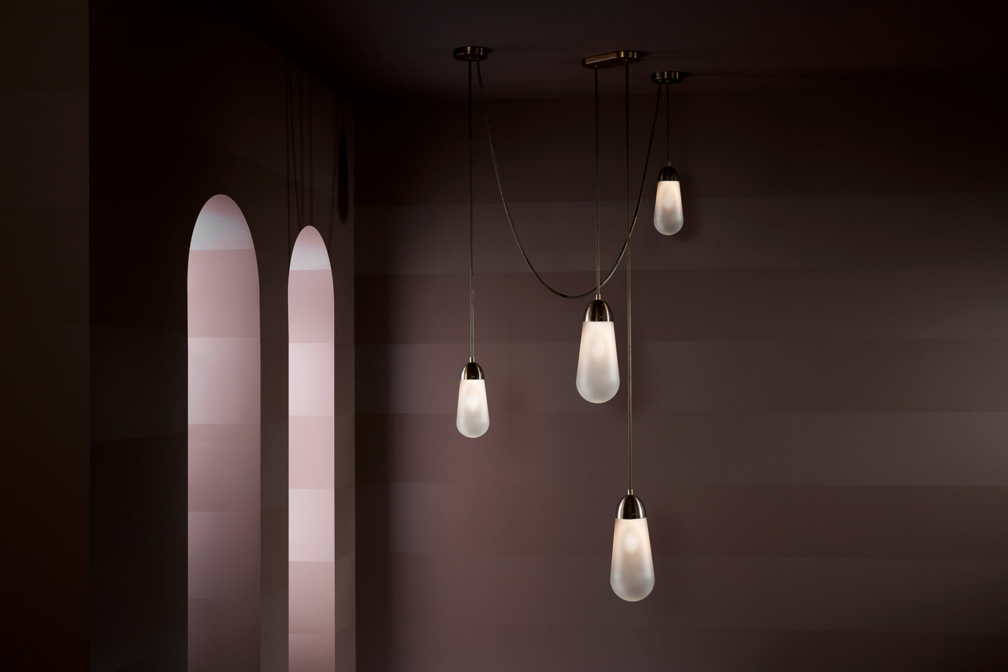 REPRISE: PENDANT - R HUGHES