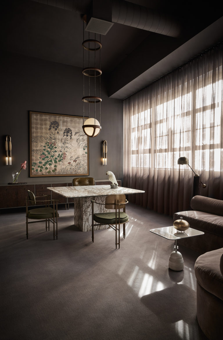 REPRISE: PENDANT - R HUGHES