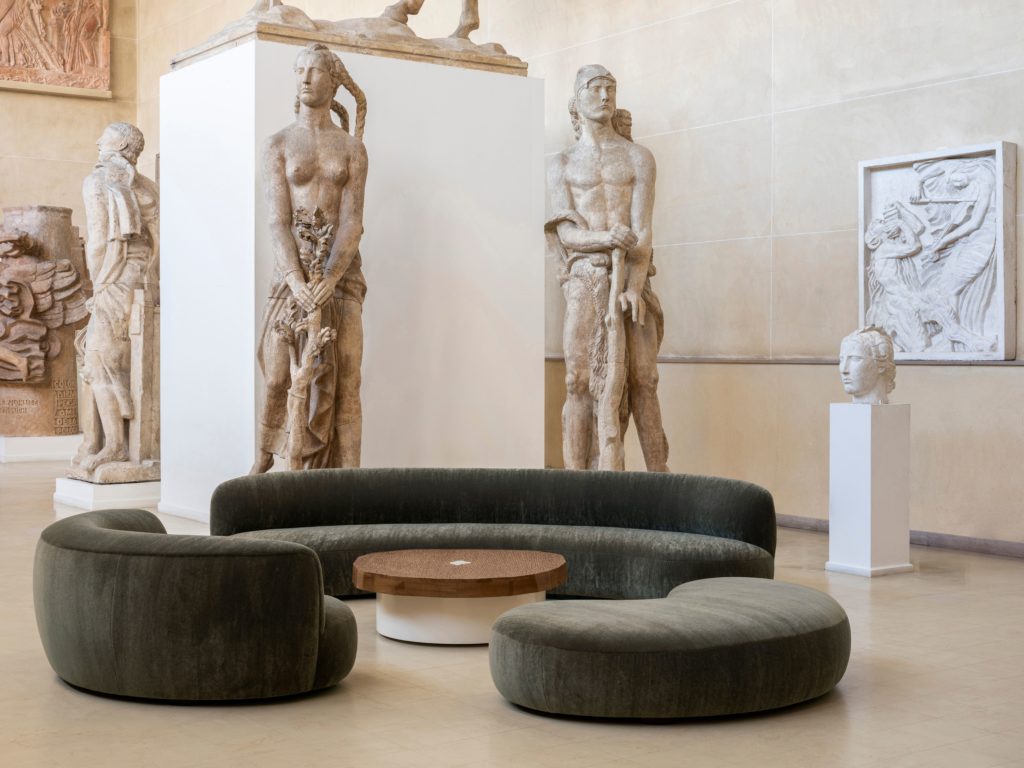 Sofa 370 - R HUGHES