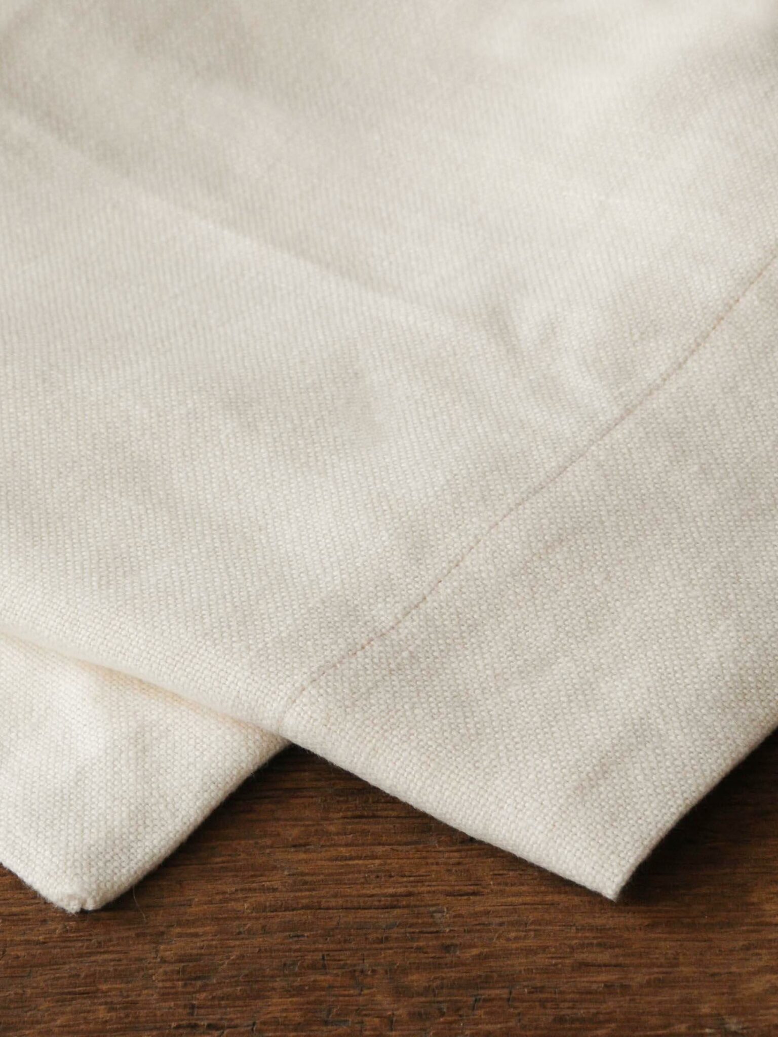 MID WEIGHT LINEN IN POPCORN - R HUGHES